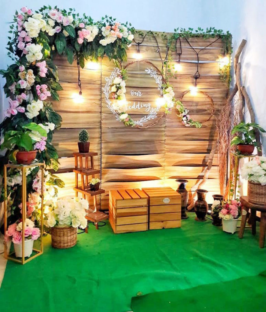 13 Desain Backdrop/Background Lamaran yang Cantik Kekinian